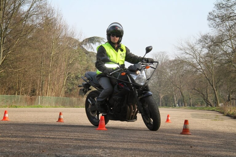 Permis moto à Boulogne-Billancourt - Auto-école du Centre